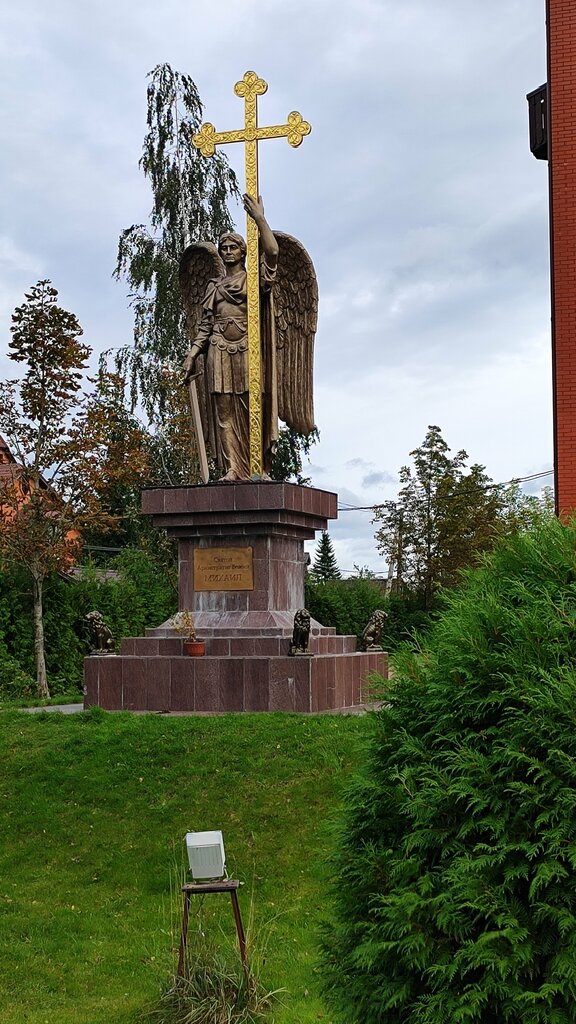 Park, sokak heykeli Архистратиг Михаил, Saint‑Petersburg ve Leningradskaya oblastı, foto