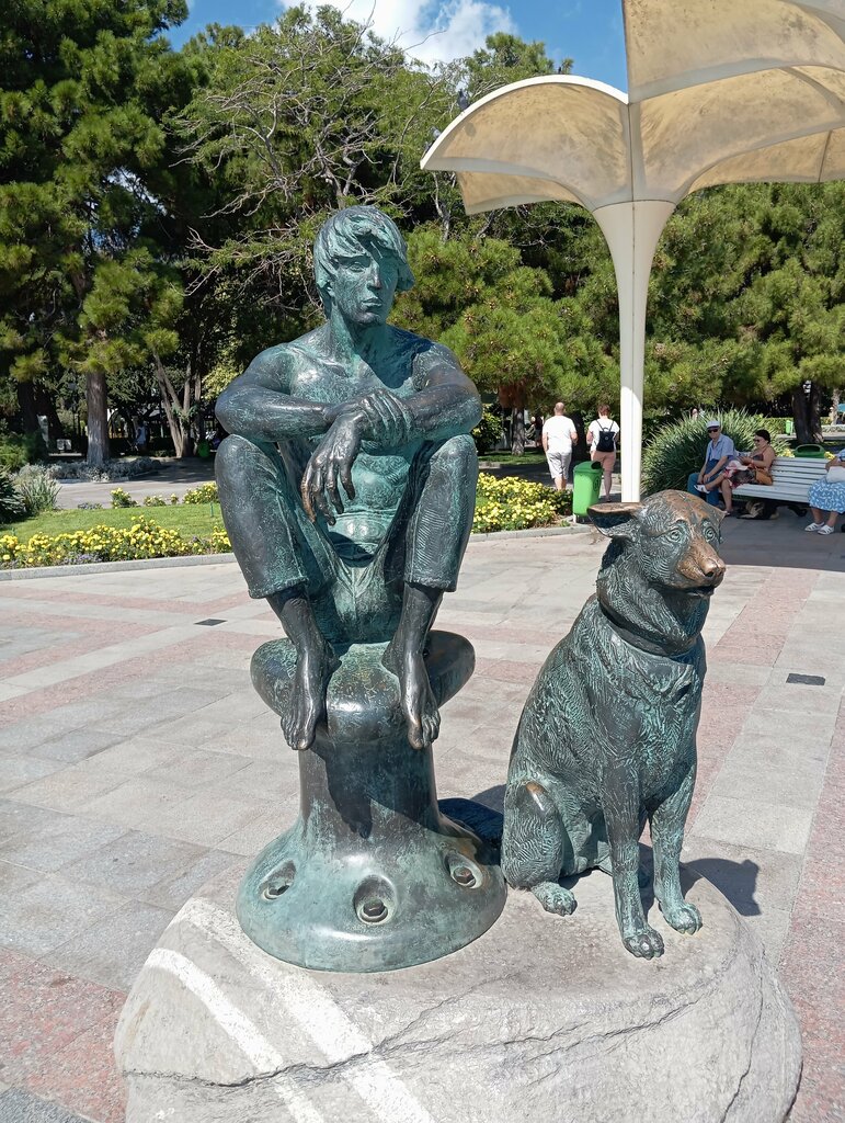 Park, sokak heykeli Пёс Мухтар, Yalta, foto