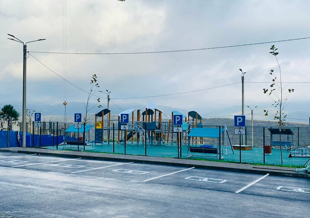 Spor alanı Sports ground, Aluşta, foto