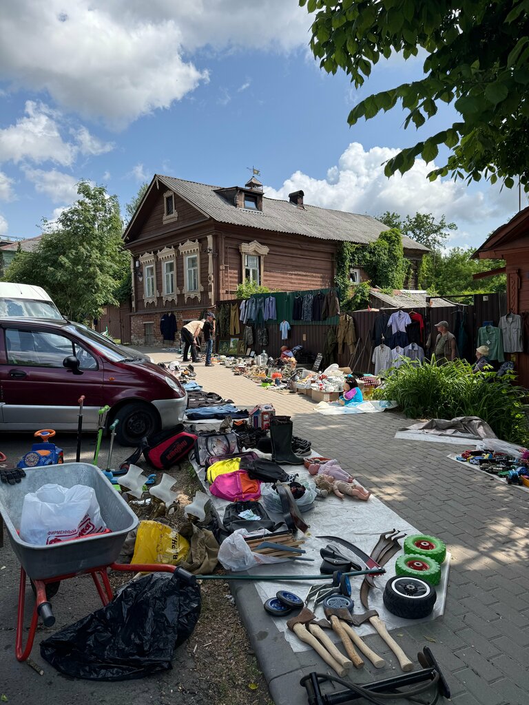 Giyim pazarı Блошиный рынок, Kaluga, foto