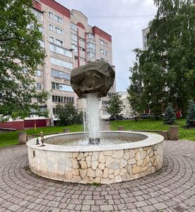 Фонтан Парящий камень (Kirov, Kazanskaya Street), turistik yerler  Kirov'dan