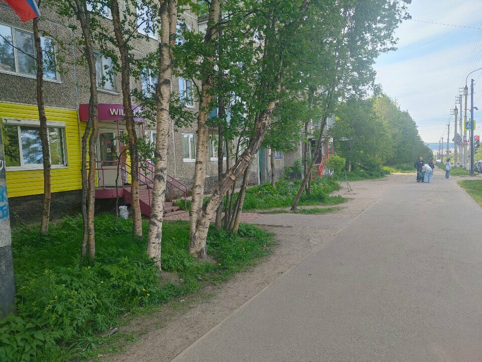 Heykel ve mezarlık taşı üreticileri Kamnerezov, Murmansk, foto