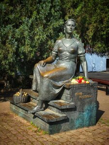 Народная артистка СССР Нонна Викторовна Мордюкова, 1925 - 2008 (Pobedy Street No:74), anıt, heykel  Yeysk'ten