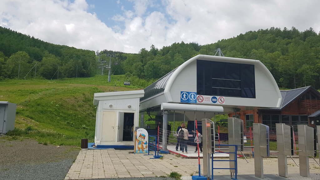 Hızlı ulaşım istasyonu High-speed urban transport station, Sakhalinsk, foto