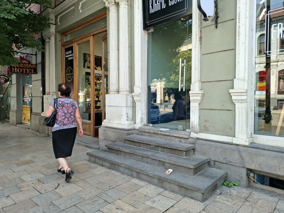 Resim, tablo ve çerçeve mağazaları Frame house, Tiflis, foto