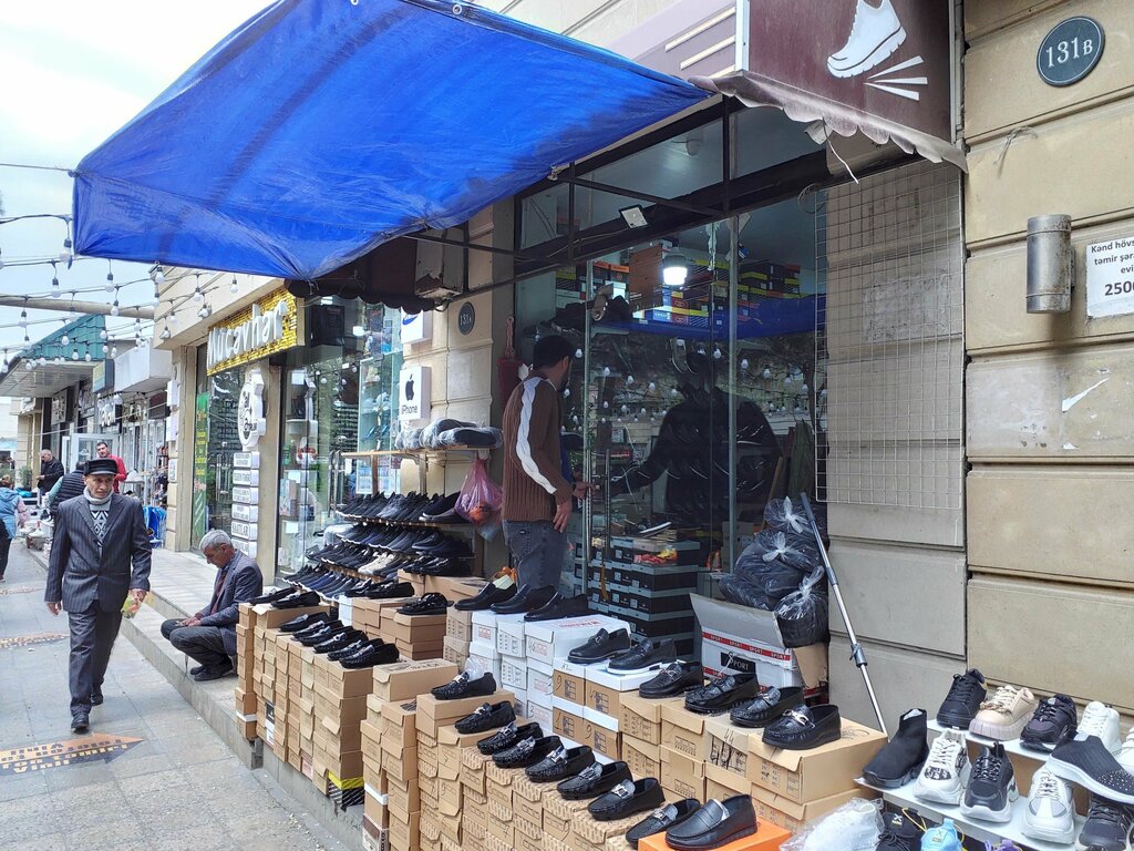 Giyim mağazası Geyim ve ayaqqabi, Bakü, foto