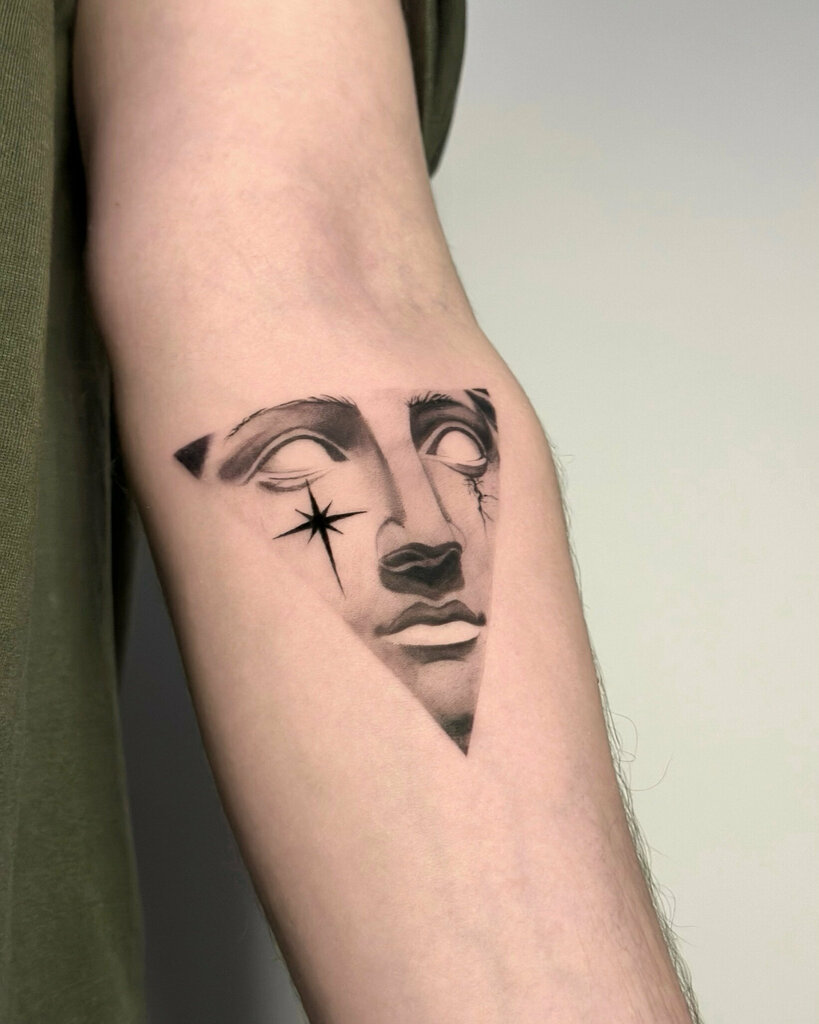 Dövmeciler Dysphoria Tattoo Studio, Moskova, foto