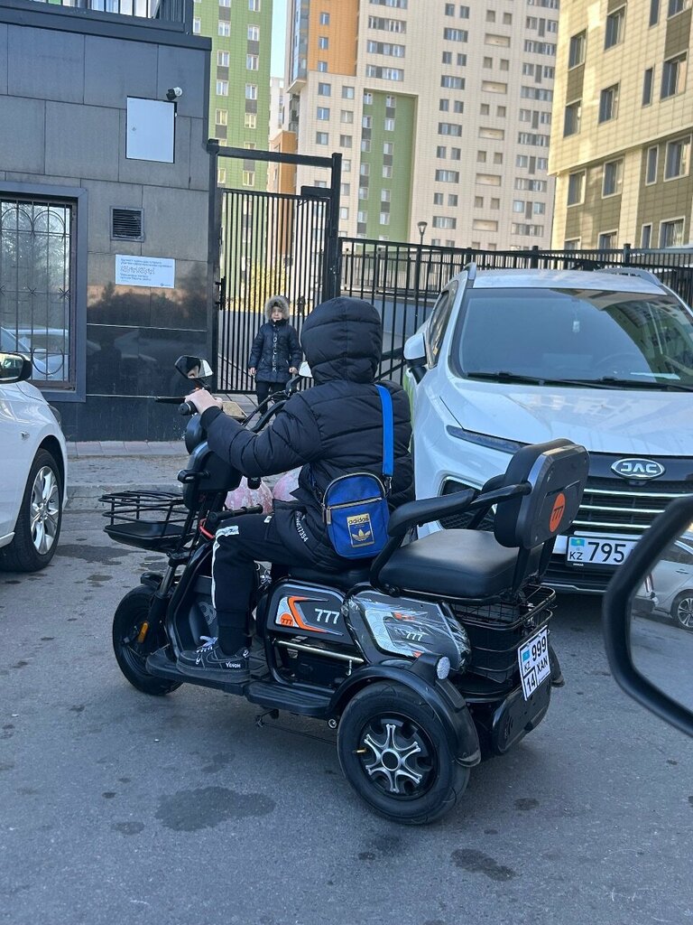 Alışveriş merkezleri Aluan, Astana, foto