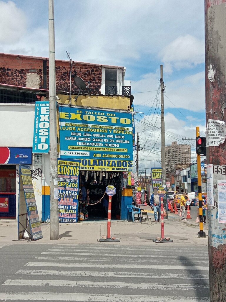 Otomobil yedek parçaları El Taller Del Exosto, Bogota, foto