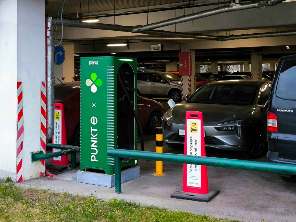 Elektrikli oto şarj istasyonları Punkt E, Saint‑Petersburg, foto