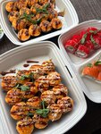 Важная Креветка (Komsomoltsa Zvereva Street No:30/25), suşi ve asya ürünleri  Velikie Luky'den