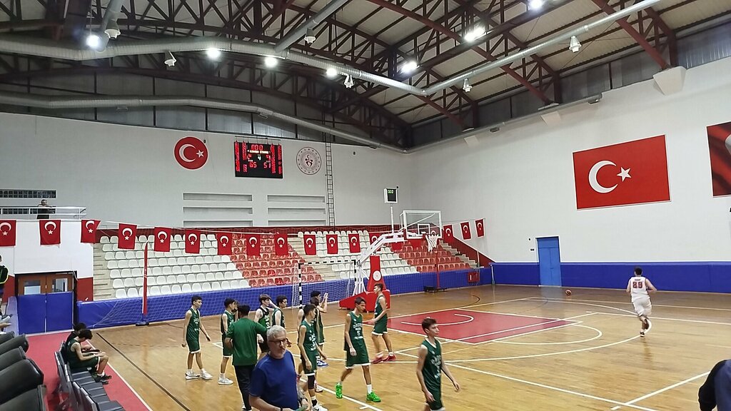Çok amaçlı spor tesisleri 17 Ağustos Kapalı Spor Salonu, Gölcük, foto