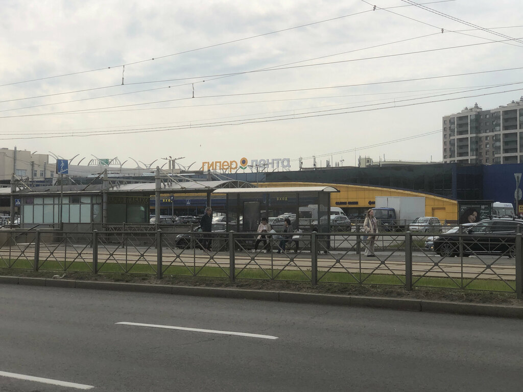 Toplu taşıma durağı Торговый комплекс Лента, Saint‑Petersburg, foto