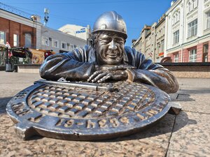 Слесарь Степаныч (Omsk, Lenina Street), park, sokak heykeli  Omsk'tan
