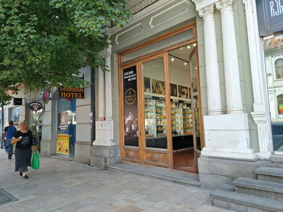 Kozmetik ve parfümeri mağazaları World of perfume, Tiflis, foto