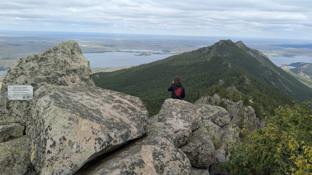Dağ zirvesi Kokshegul Mountain, Akmola eyaleti, foto