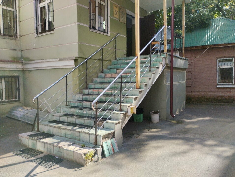 Üniversiteler Chastnoye obrazovatelnoye uchrezhdeniye vysshego obrazovaniya Akademiya Sotsialnogo Obrazovaniya, Kazan, foto