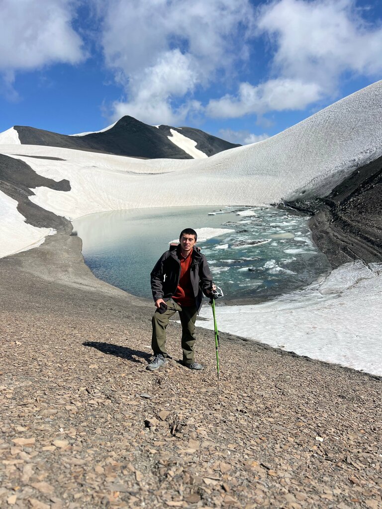 Dağ zirvesi Гора Таклик 4049 метров, Dağıstan, foto