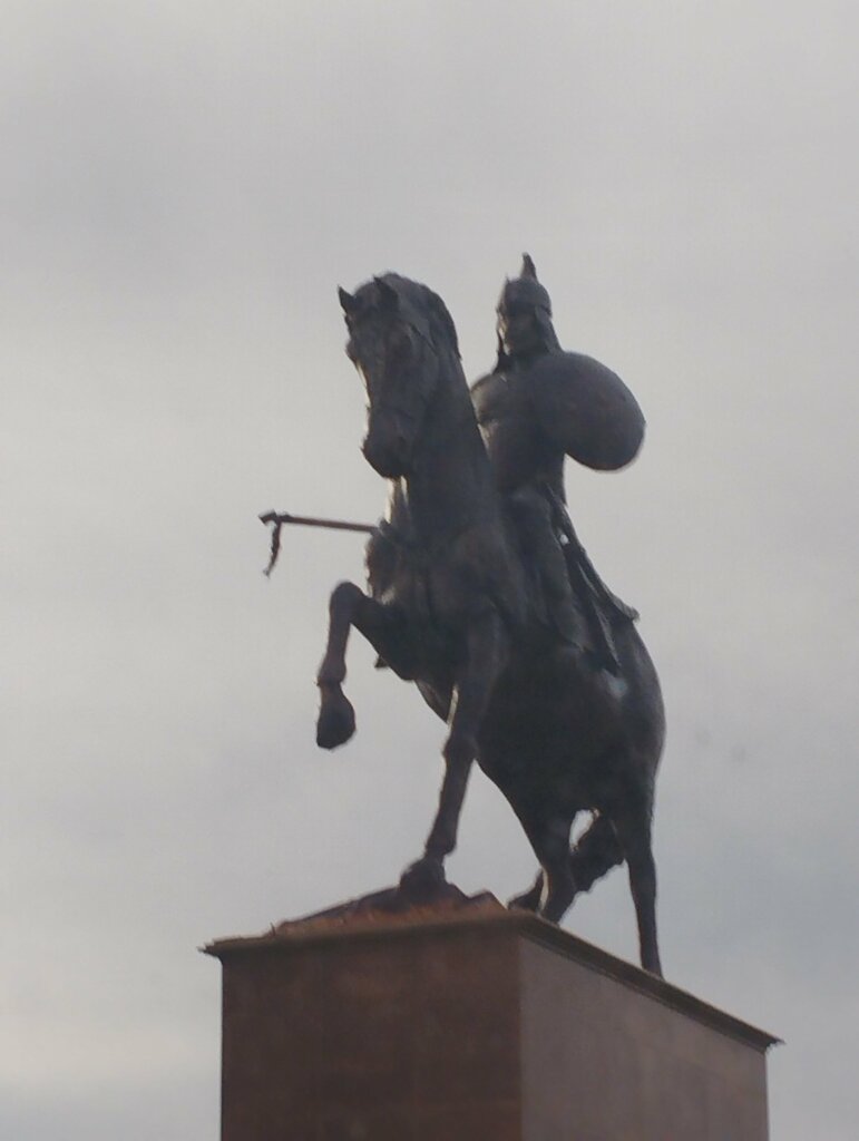 Anıt, heykel Monument to Yeset Batyr, Aktöbe eyaleti, foto