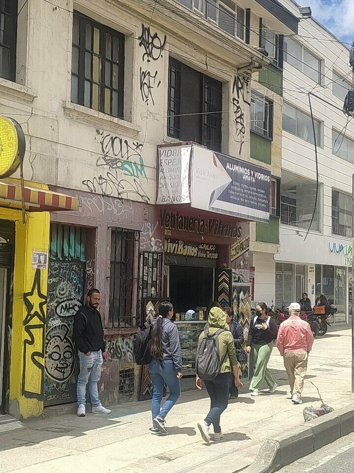 Cam atölye Aluminios & Vidrios Amaya, Bogota, foto