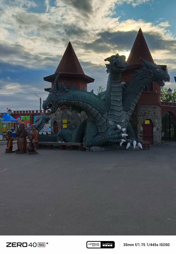 Park, sokak heykeli Двенадцать месяцев, Murmansk, foto