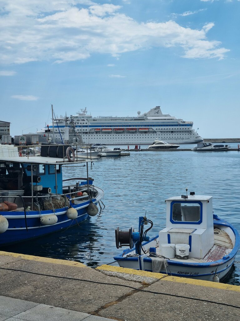 Deniz ve nehir iskeleleri Kavala Port, Dünya, foto