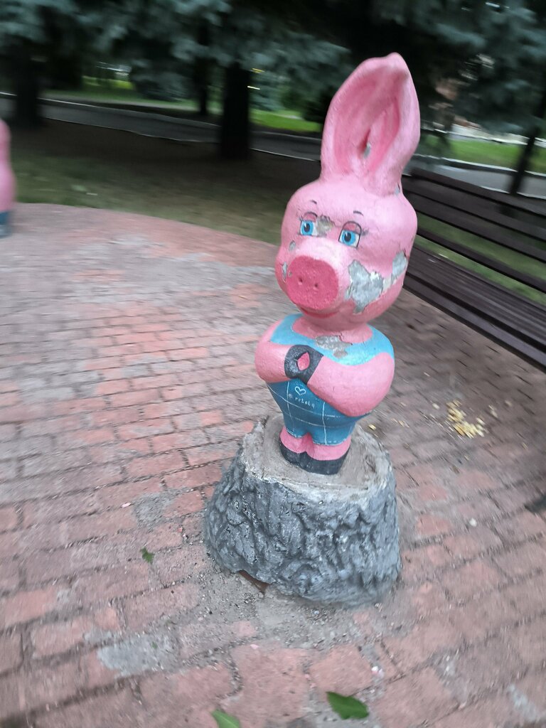 Park, sokak heykeli Пятачок, Cheboksary, foto