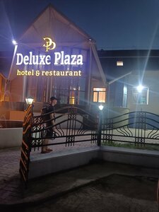 Deluxe Plaza (Syrym Datuly kóshesi No:4), otel  Kulsarı'dan