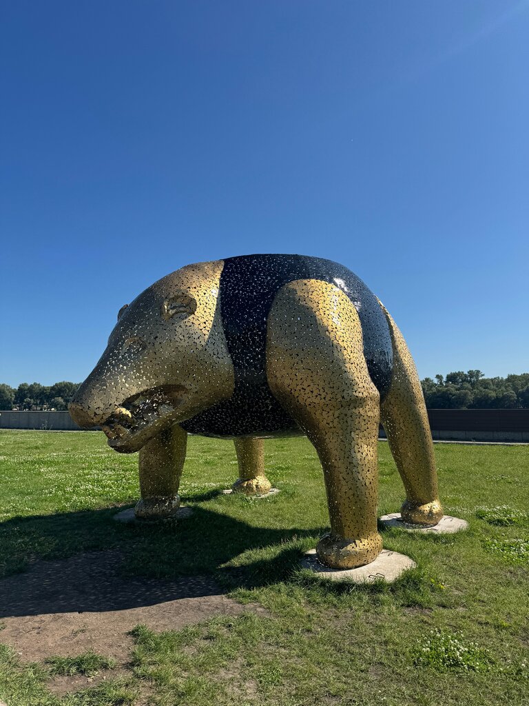 Park, sokak heykeli Медведь - сокровище сарматов, Ufa, foto