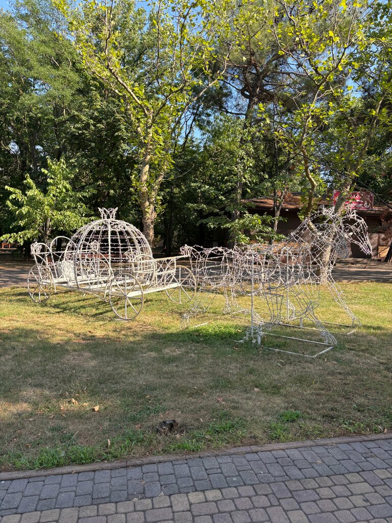 Park, sokak heykeli Карета, Novorossiysk, foto