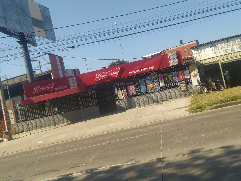 Alkollü içecekler Raspa Buri Liquor Store, Santa‑Krus, foto
