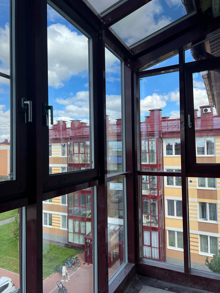Cam balkon hizmetleri Tjoplye Sistemy Osteklenija, Saint‑Petersburg, foto