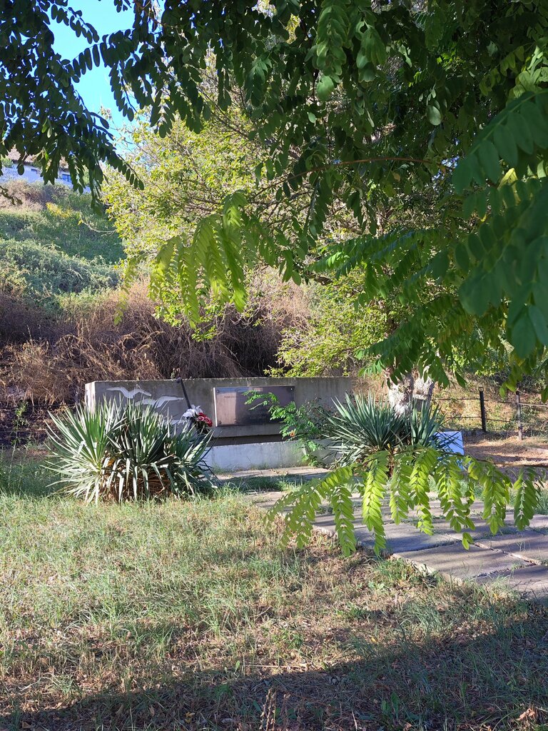 Anıt, heykel Братская могила рыбаков, Kerç, foto