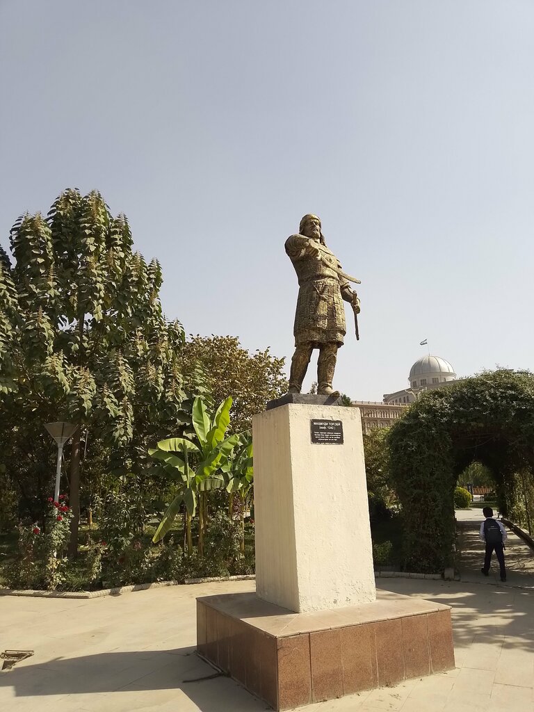 Anıt, heykel Mahmut Tarebi, Duşanbe, foto