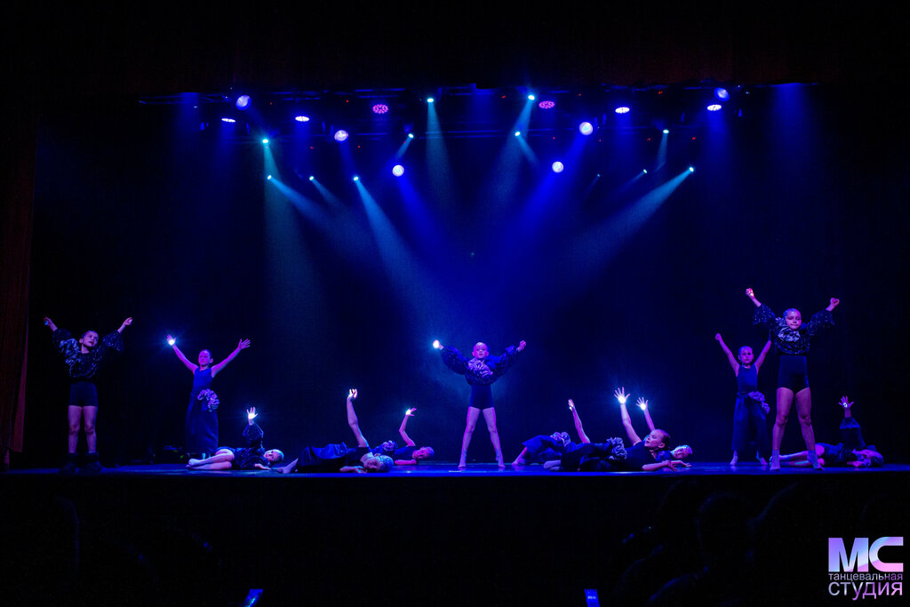 Dans okulları Маленькая страна, Kudrovo, foto