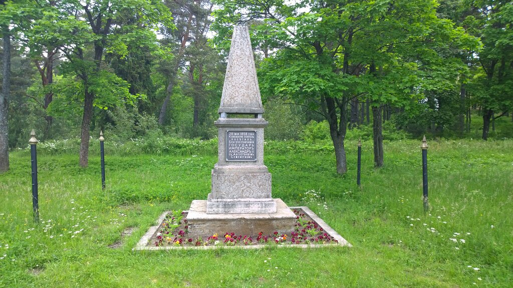 Anıt, heykel Обелиск в память о посещении острова императором Александром II, Saint‑Petersburg ve Leningradskaya oblastı, foto