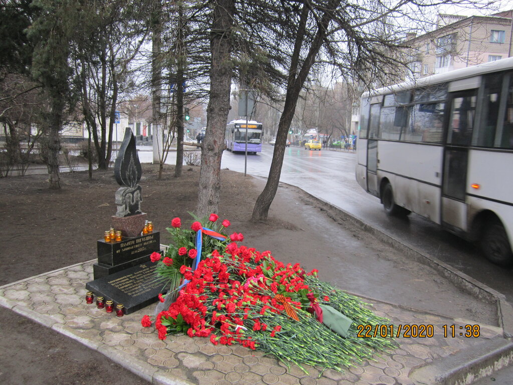 Anıt, heykel Памятник погибшим в результате террористического акта 22.01. 2015, Donetsk, foto