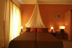 Hôtel de la Poste (Saint-Louis Region, Saint Louis, Nord), otel  Saint‑Louis'den