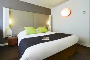 Campanile L'Isle d'Abeau - Bourgoin Jallieu (Hauts-de-France, Nord, Arrondissement de Valenciennes, Hasnon, Rue du Creusot, 15), otel