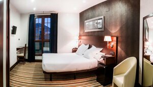 Hotel Granda (Comunidad Autónoma de Asturias, Asturias, Siero, Camino Puente Romano, 11), otel  Asturias'tan
