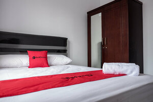 RedDoorz near Supermall Karawaci 2 (Jalan Permata), otel  Dünya'dan