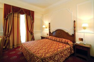Grand Hotel Vanvitelli (Campania, Caserta, Marcianise, Viale Carlo III), otel  Campania'dan