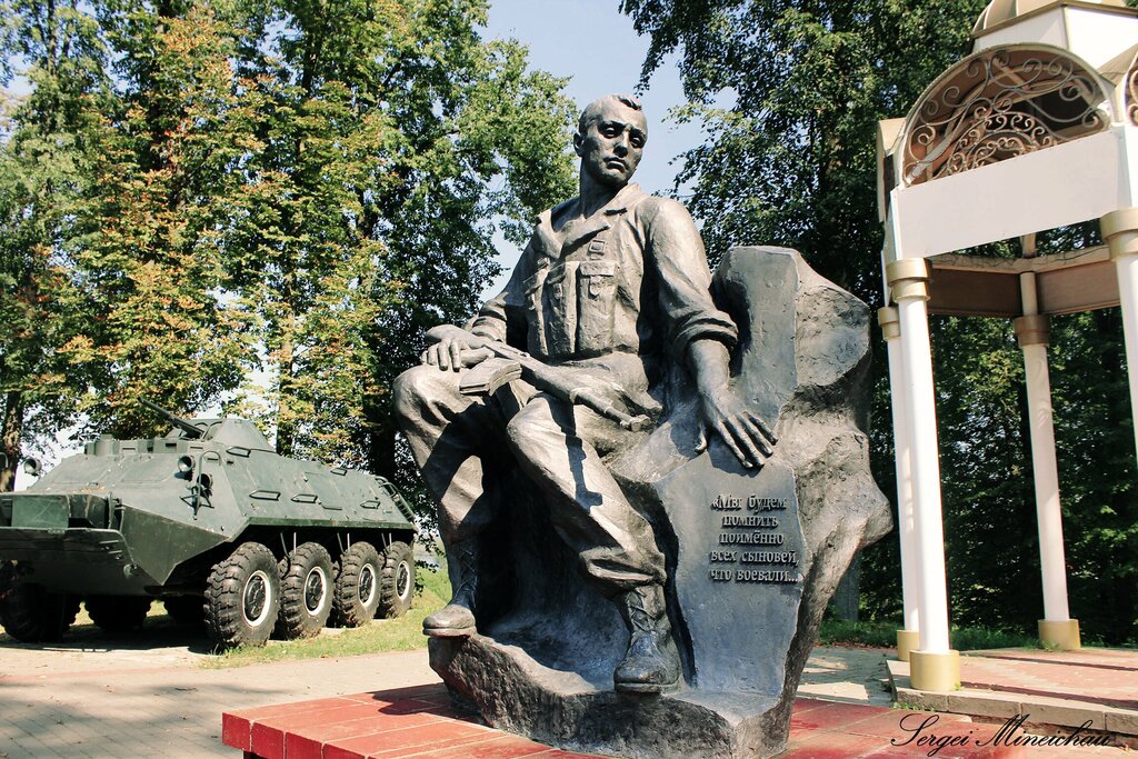 Anıt, heykel Воинам-интернационалистам, Senno, foto