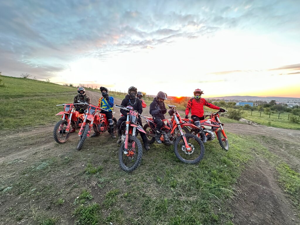 Kiralama noktası Sahal_enduro, Kırım Cumhuriyeti, foto