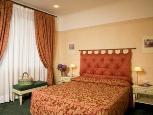 Grand Hotel Majestic (Piedmont, Provincia del Verbano-Cusio-Ossola, Via Vittorio Veneto, 32), otel  Verbania'dan