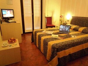 Hotel Montecarlo (Lombardy, Provincia di Varese, Castellanza, Via Saronno, 4), otel  Lombardiya'dan