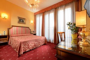 Antico Panada (Venice, Calle Specchieri, 646), otel  Venedik'ten