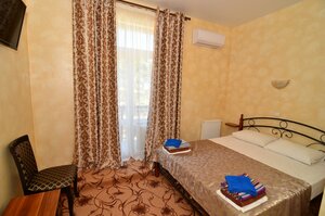 Jacqueline (улица Челюскинцев No:49/51, Севастополь), hotel  Sevastopol'dan