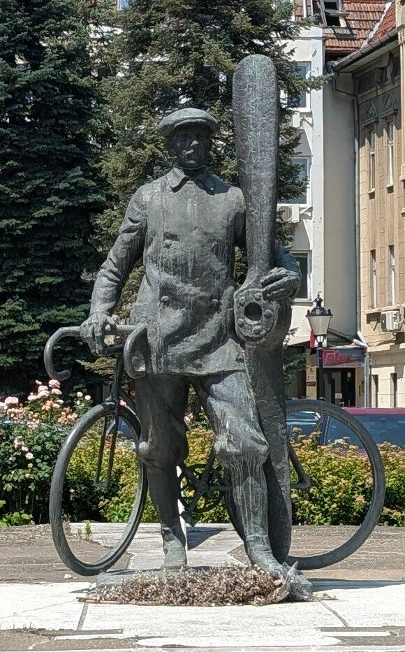 Seyahat acenteleri Spomenik Zdravku Čelaru, Subotica, foto