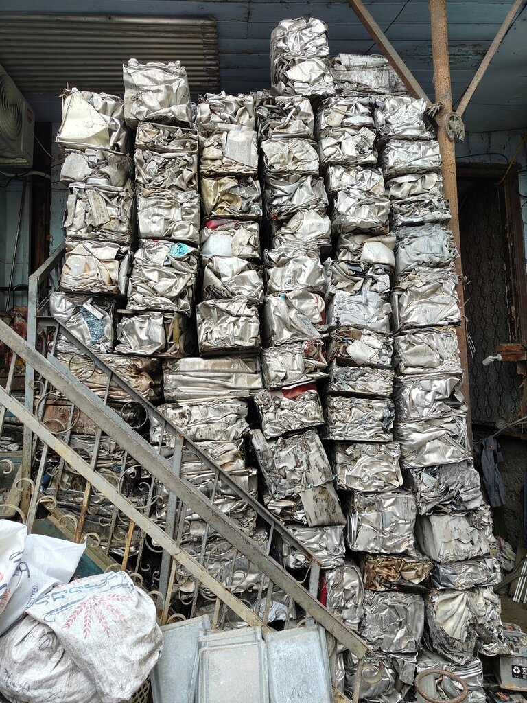 Geri dönüşüm maddeleri Scrap metal collection, Batum, foto